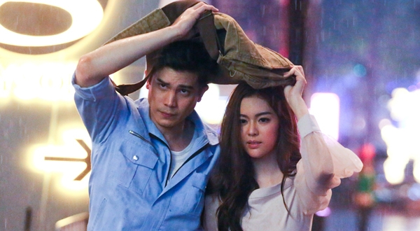 ไอซ์-ซันนี่ ซึ้งจัด บรรยากาศเป็นใจ ใน MV เพลง Walk You Home